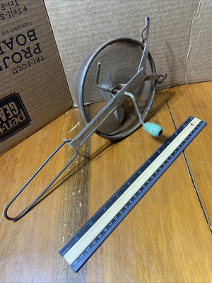 ANTIQUE VINTAGE METAL SIFTER SIEVE STRAINER Sifter PADDLE GREEN KNOB ...