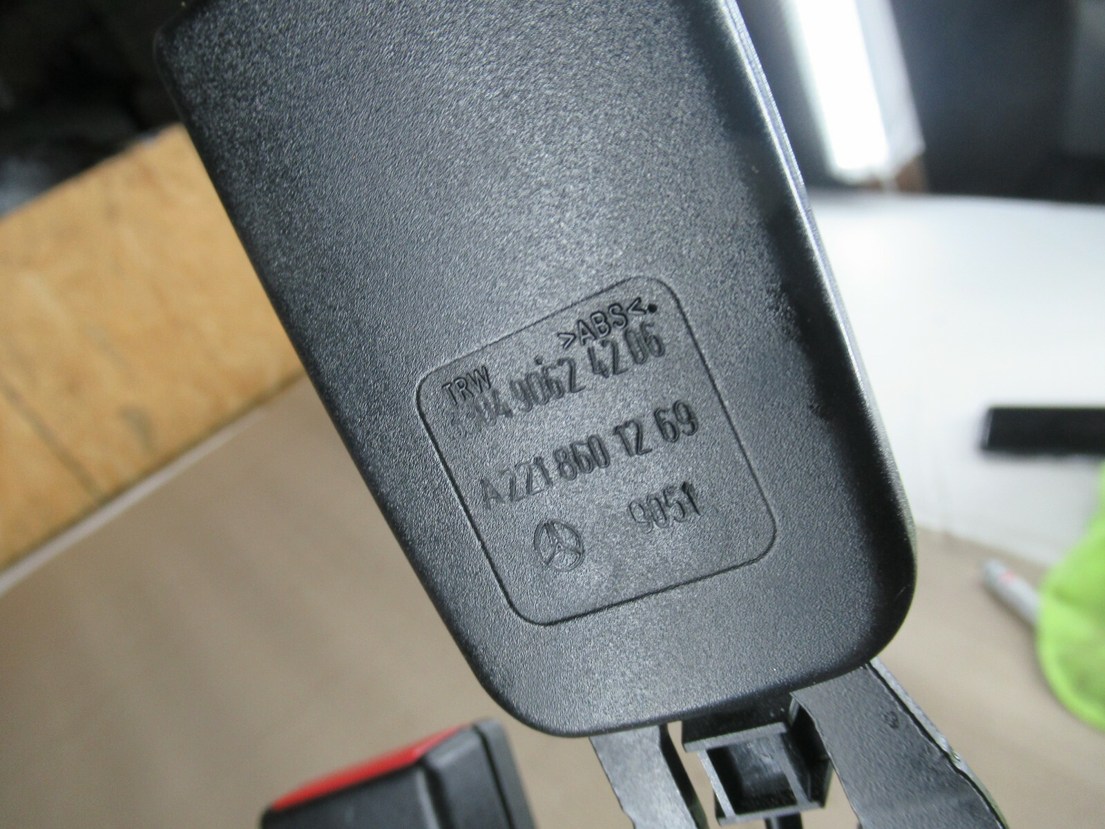 Right Rear Seat Belt Buckle Latch Fastener MERCEDES W221 S600 OEM ...