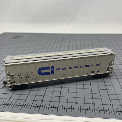 ROUNDHOUSE/MDC HO UTCX Cook Industries 3-Bay Ribbed Side Hopper #44291 ...