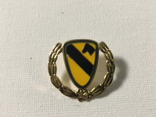 US ARMY 1ST CAVALRY DIVISION WREATH HAT PIN MEASURES 1 INCH TALL X 1 1 ...