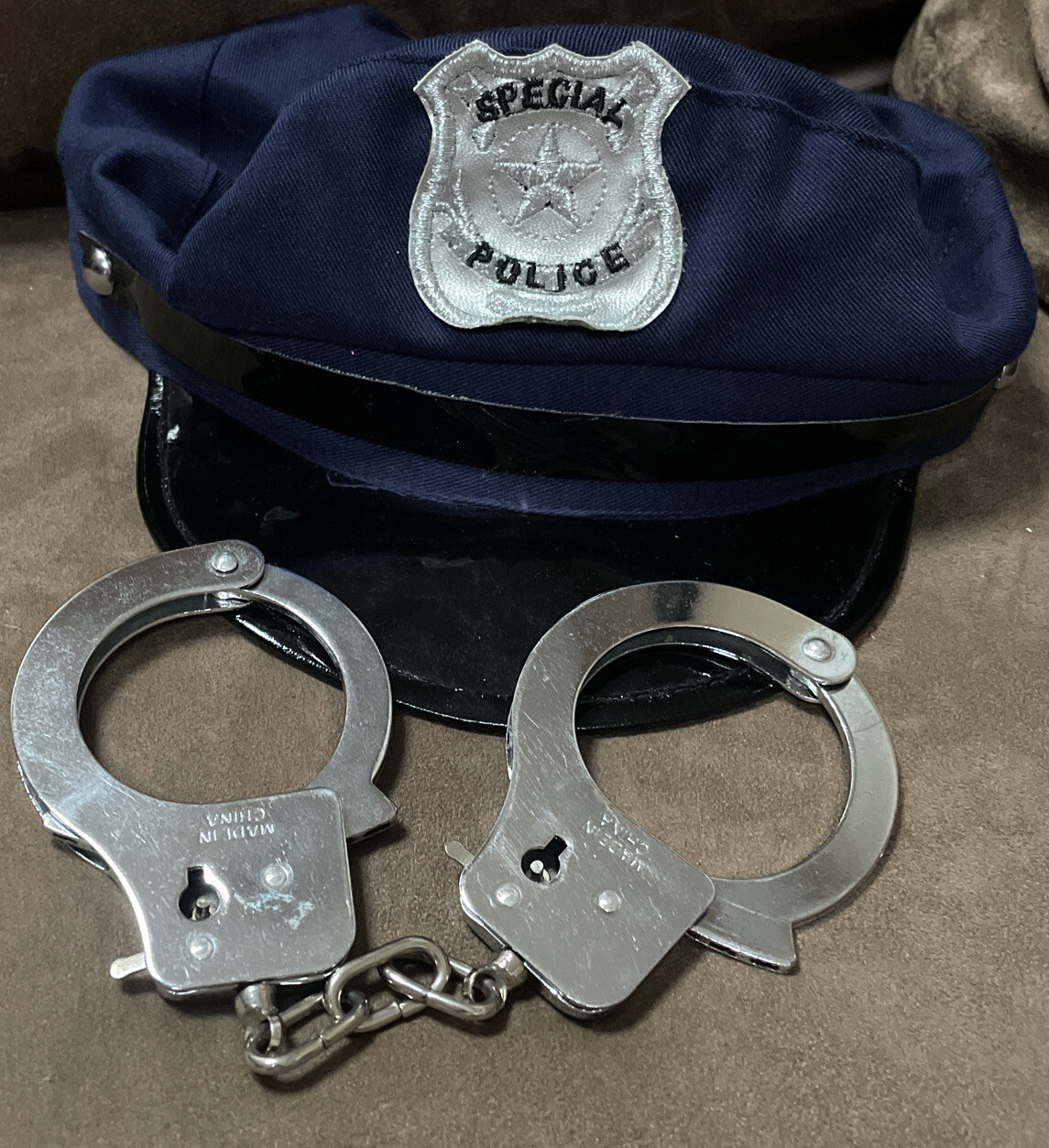 SPECIAL POLICE HAT & HANDCUFFS COSTUME ACCESSORIES - Gem