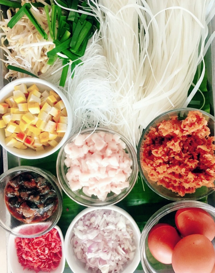 Ready to Cook Krua Doi Tung Authentic Pad Thai Sauce Powder with ...