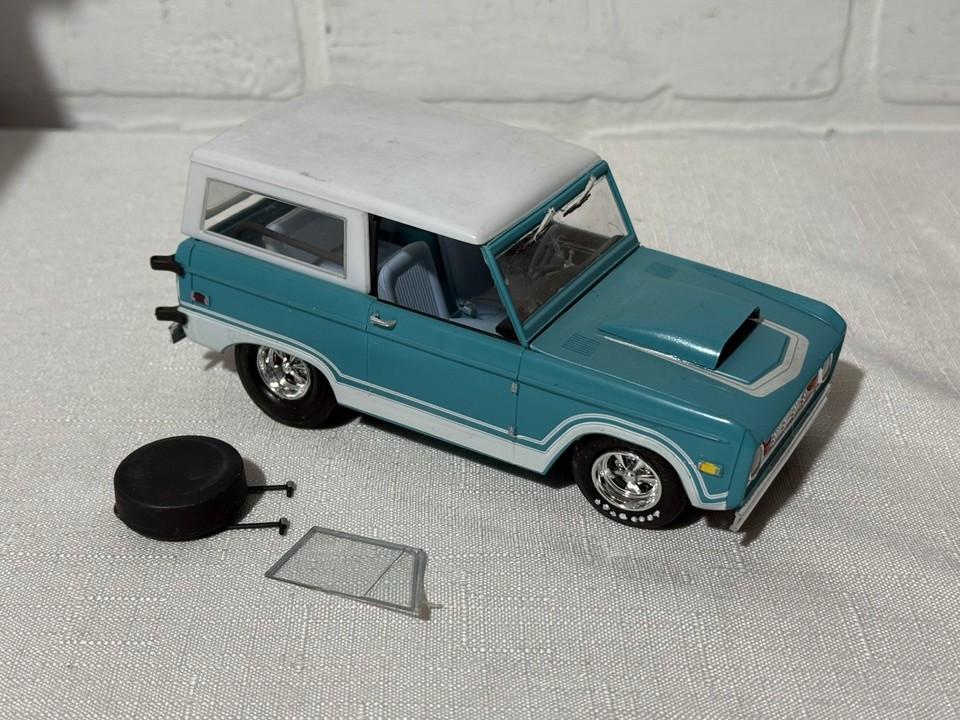 Lot of 3 Built 1:25 Scale Plastic Models Ford Bronco Ranchero Mountain ...