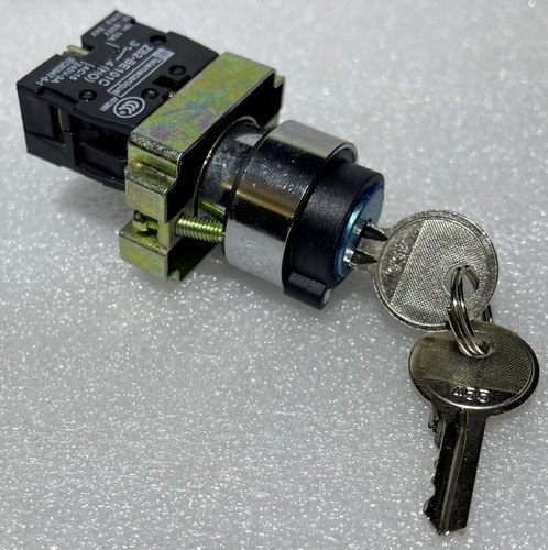 2 x Telemecanique Selector Switch 2 Position Key Switch ZB2-BG21 ZB2 ...