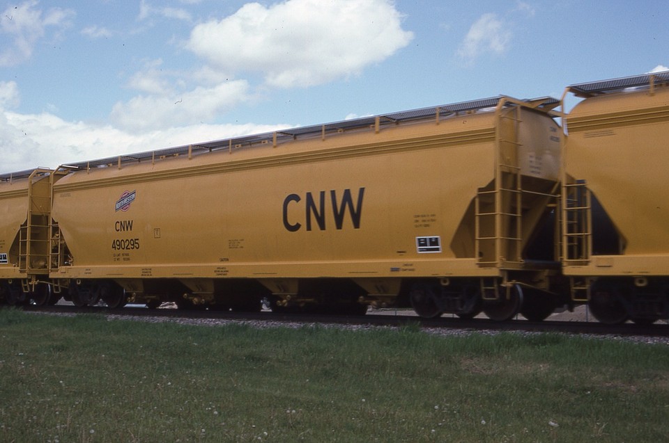 JT Orig Slides (13) CNW North Western 490000 Series Thrall 5250 Hoppers ...