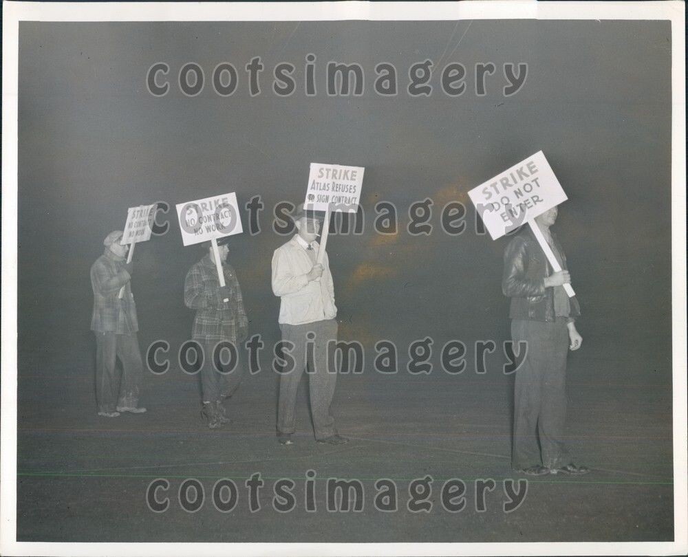 1941 Strike Pickets Ravenna Arsenal Loading Plant Ohio Press Photo | eBay