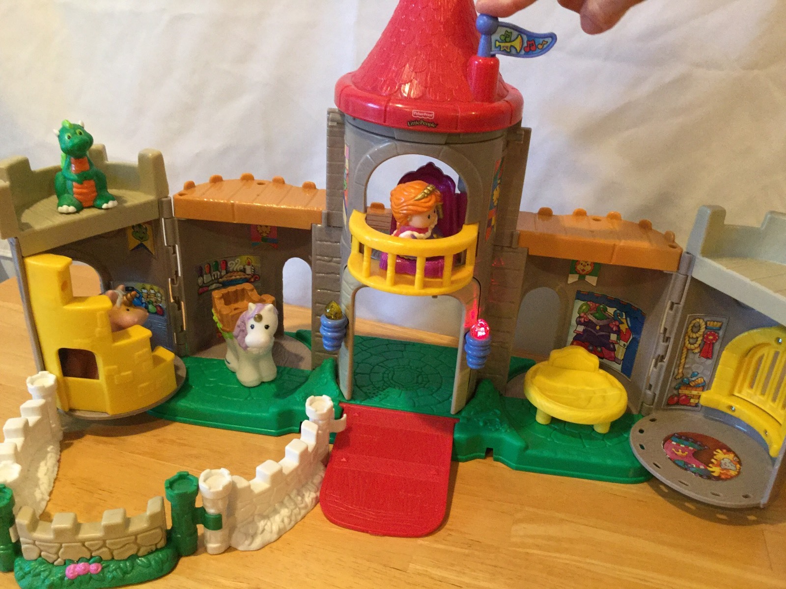 Fisher Price Little People Castle Horse People Gate Sound Movement | eBay