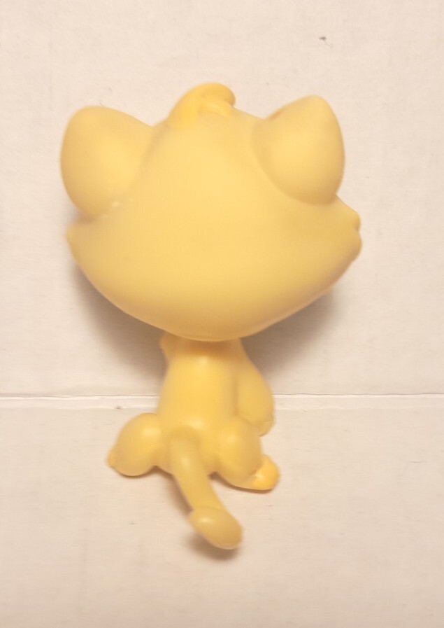 Littlest Pet Shop Yellow Cat 1035 Blue Dot Eyes Kitty Kitten LPS Paw Up ...