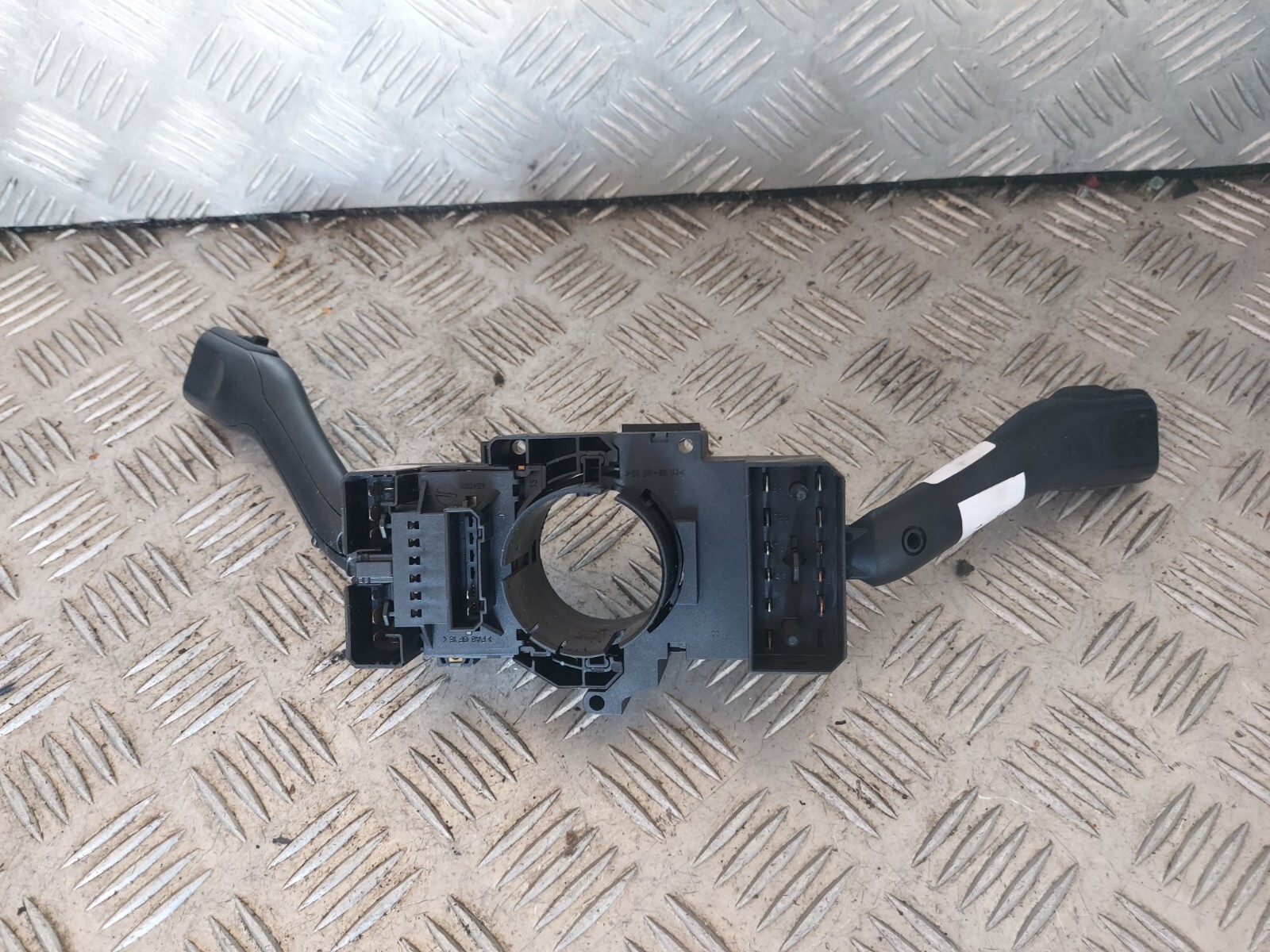 Commodo COM Commande Volant - VOLKSWAGEN GOLF IV (4) (1J) - Réf ...