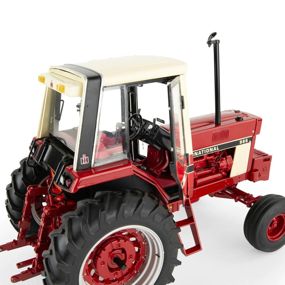 2024 ERTL 1:16 *CASE IH* International 986 Tractor w/720 PLOW ...