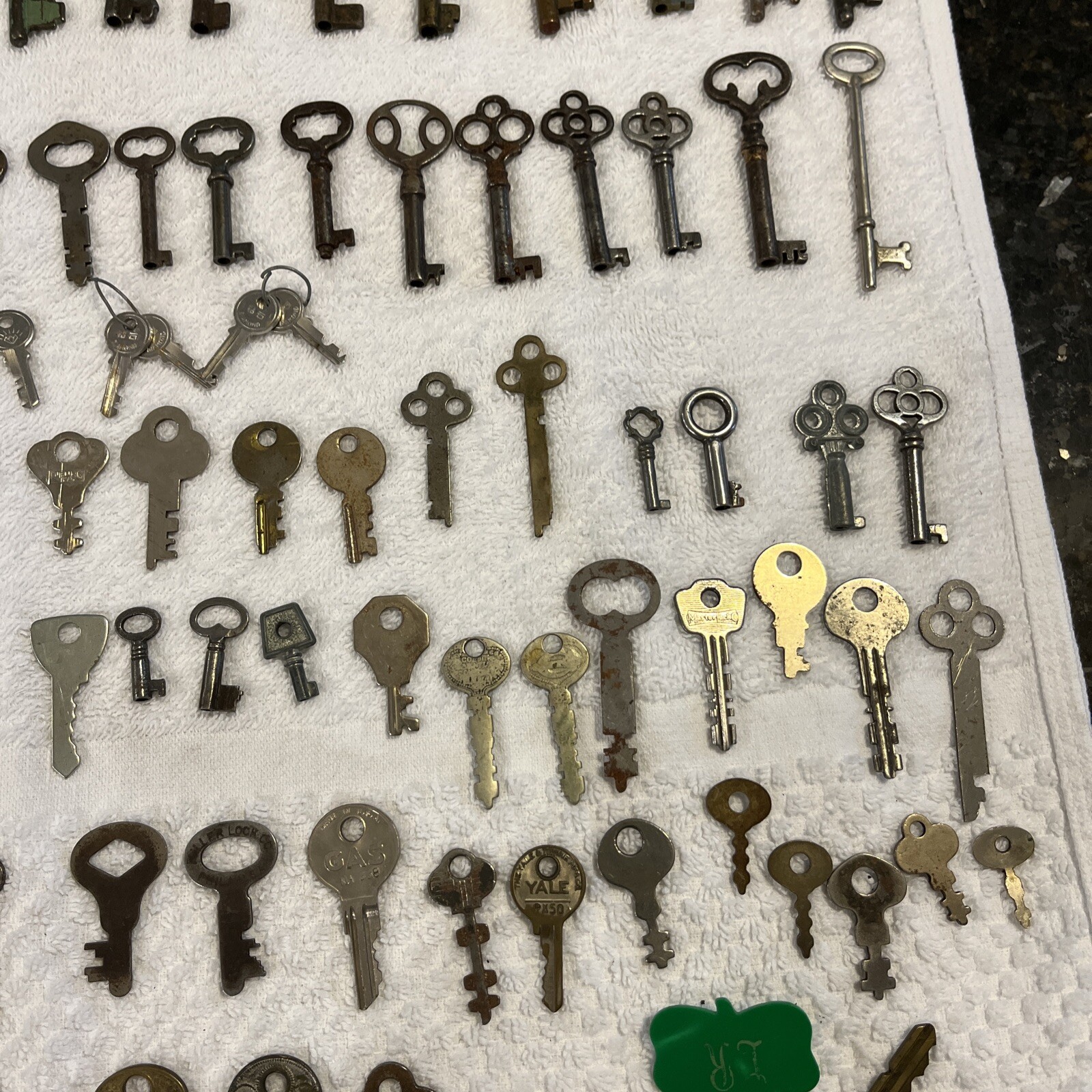 Vintage Key Lot 150+ Skelton Barrel Brass Yale Corbin Chicago Miller ...