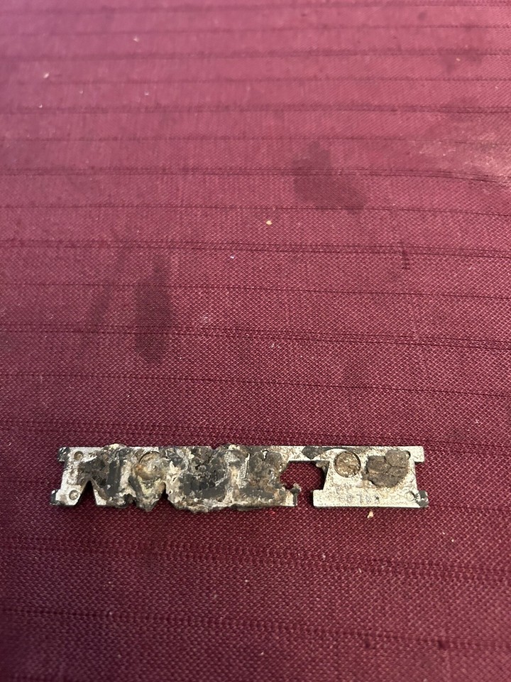 1984 - 1992 Lincoln Mark VII Fender Side Plastic Emblem Badge Nameplate ...