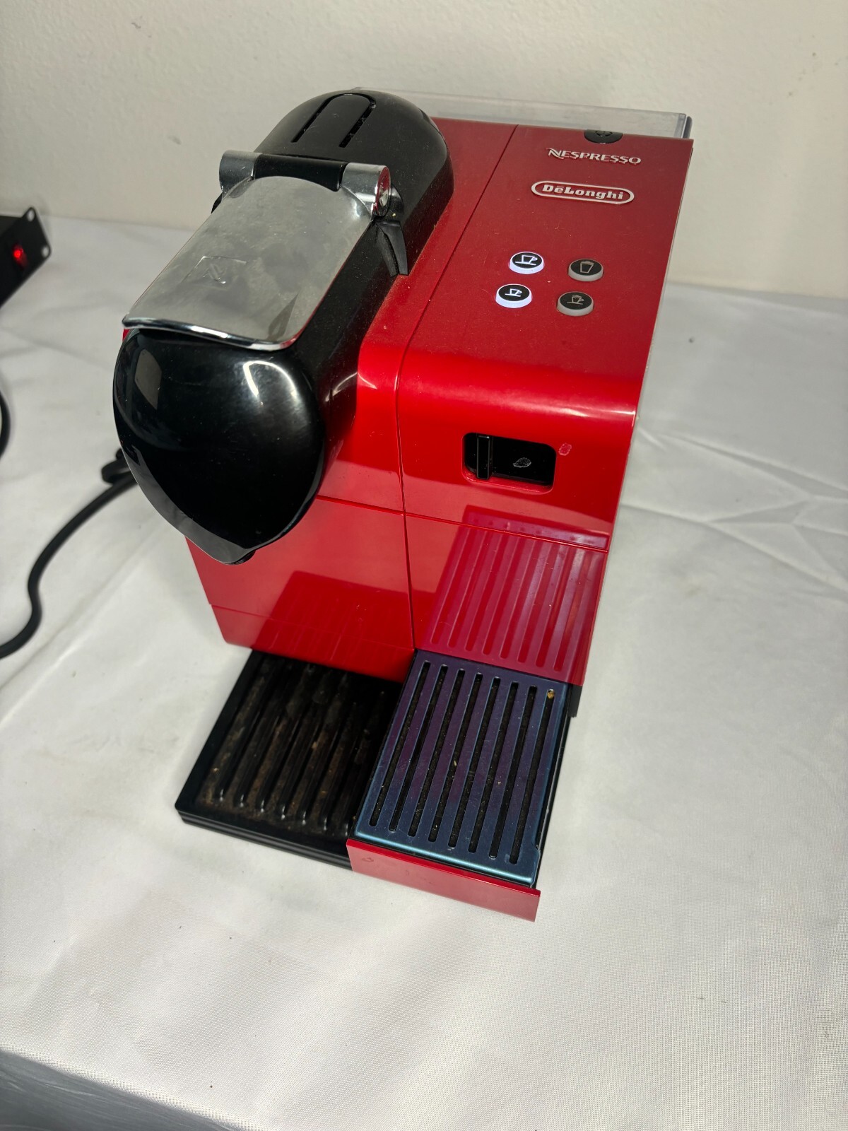 DeLonghi Lattissima Plus EN520R Nespresso Coffee Espresso Machine, Red ...