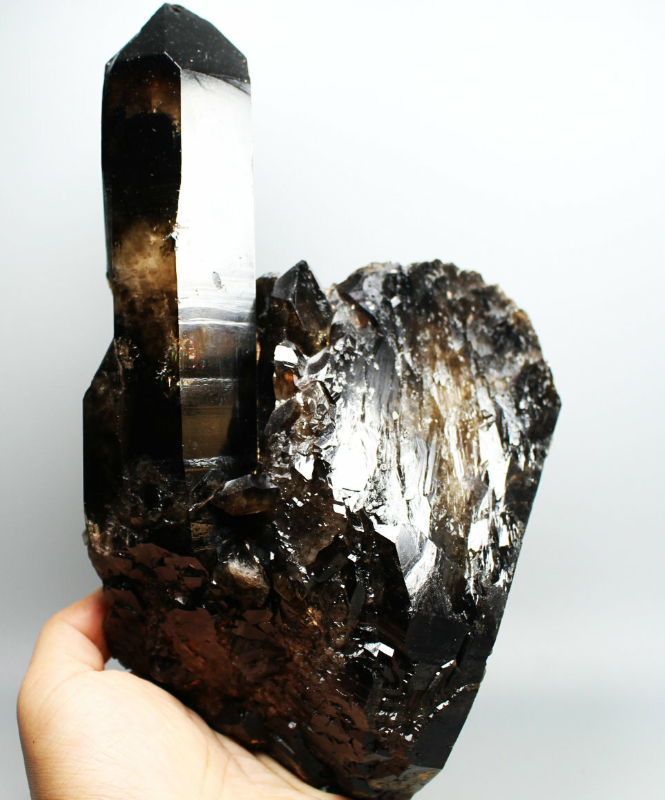 Black Quartz Crystals Quartz Most Abundant Mineral On Earth