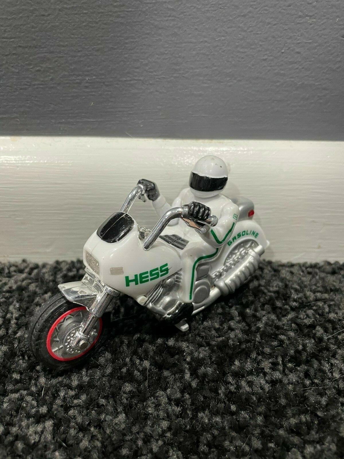 WHITE 2007 HESS TRUCK MOTORCYCLE ACCESSORIES WITH RIDERS Good condition ...