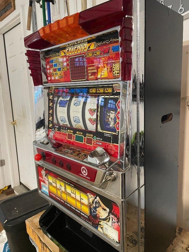 $.25 Golgo 13 Pachislo Skill Stop Slot Machine | eBay