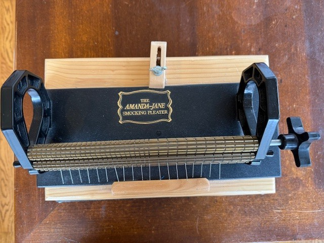 Amanda-Jane Smocking 24 Needle Pleater Australia w/ Wood Base Thread ...
