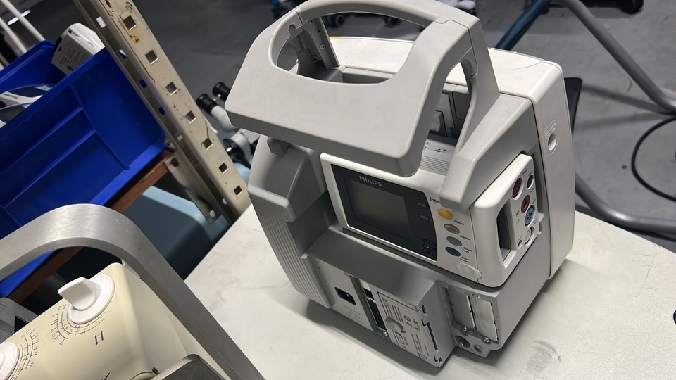 Philips M8002A Intellivue MP30 Monitor W/ X2 As Module Patient Ready | eBay