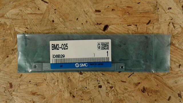 Bm2-025 SMC Auto Reed Switch Sensor Mounting Bracket BM2025 for sale ...