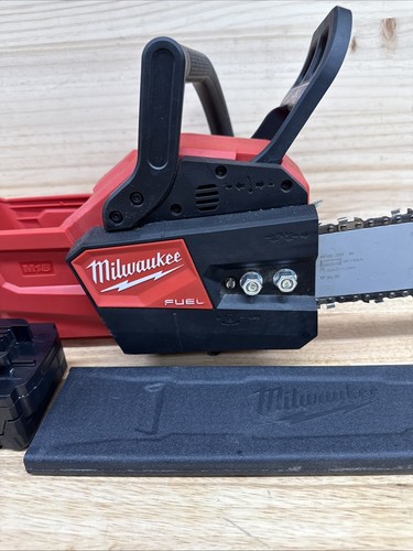 Milwaukee 2727-20 M18 FUEL 16" Chainsaw w/ 5.0 Ah Battery - No Charger ...