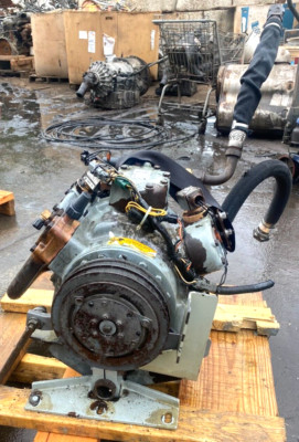 MCI PREVOST VANHOOL BUS CARRIER 05G COMPRESSOR WITH CLUTCH AND PULLEY ...