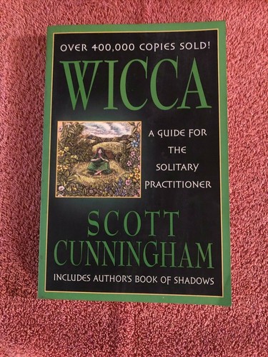 Wicca: una guida per il praticante solitario di Scott... 9780875421186 ...