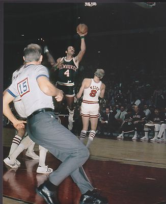 1972 GREG SMITH MILWAUKEE BUCKS BOB WEISS CHICAGO BULLS ORIGINAL 8 X 10 ...