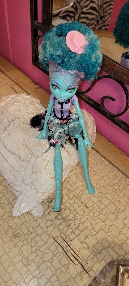 Mattel Monster High Frights Camera Action Honey Swamp Fashion Doll. | eBay