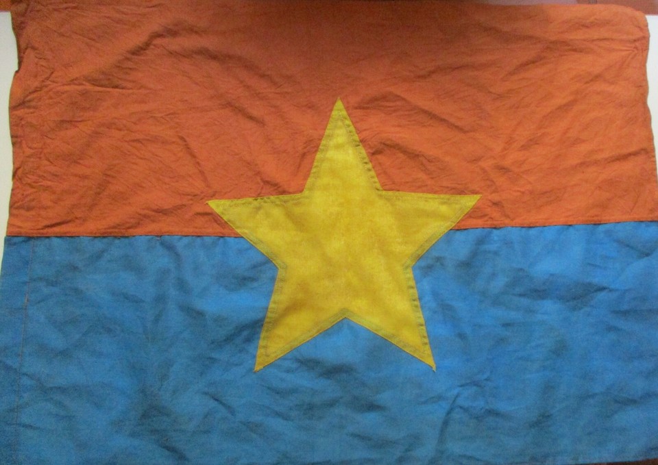 1 FLAG , 1 VC Vietcong Flag , RED FLAG W YELLOW , NVA FLAG VIET CONG ...