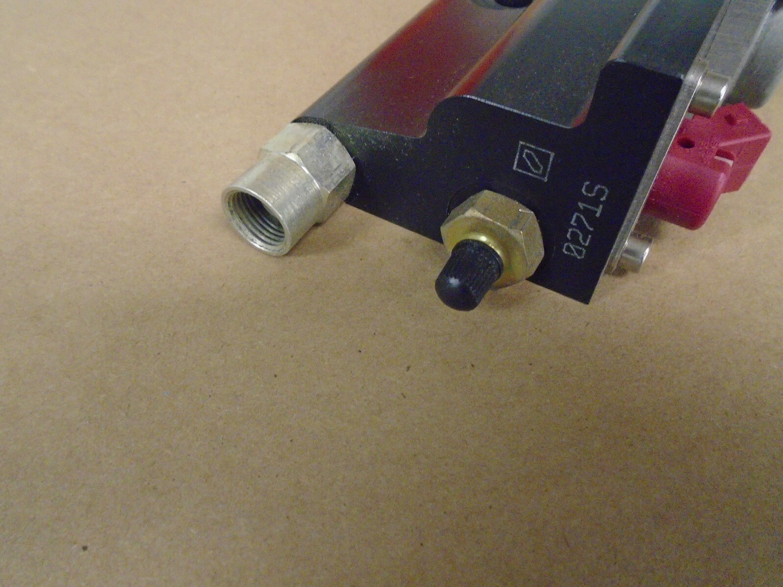 Mercury Optimax Outboard fuel rail with red injectors 804528 37001 ...