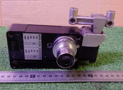 1 USED FORTRESS INTERLOCKS SAFETY INTERLOCK LOCK OUT 24V LOK ***MAKE ...