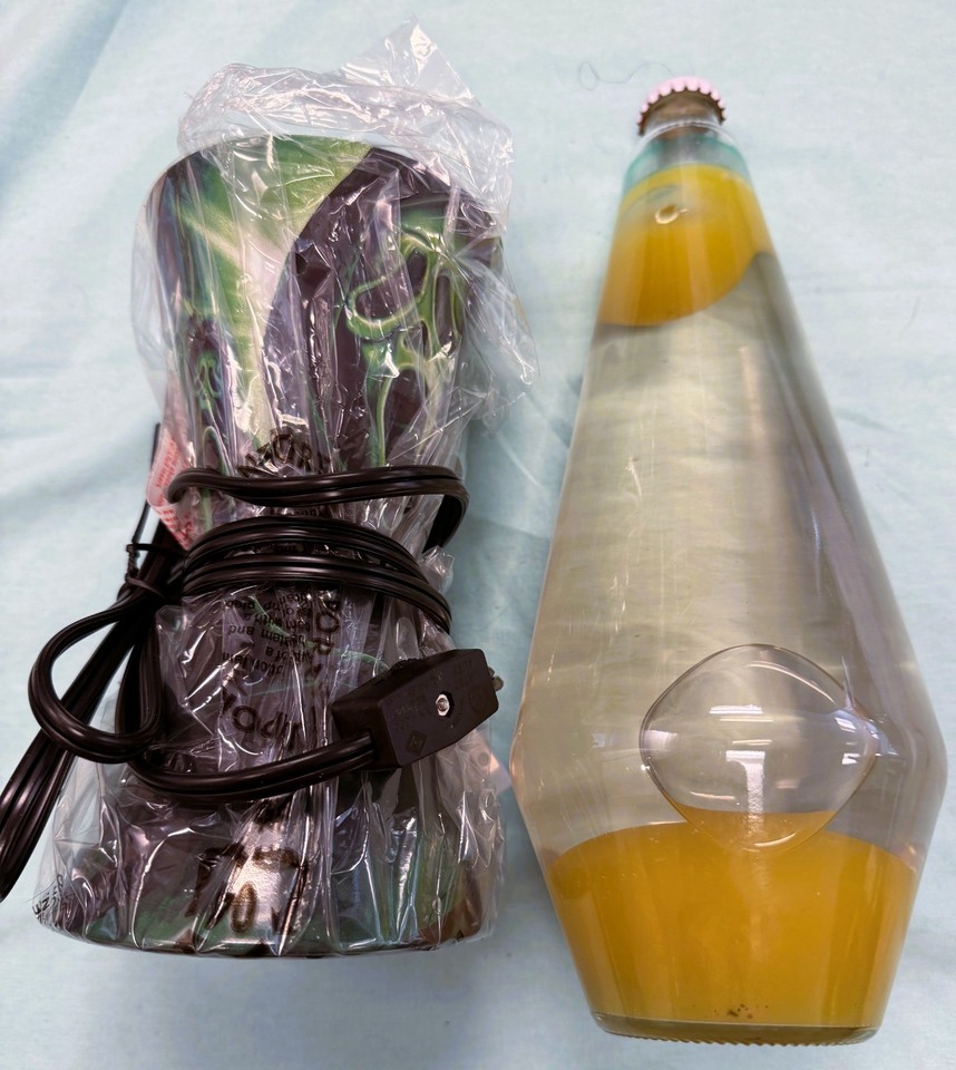 17” Ghost Face Gr/Ylw Lava Lamp – Horror Movie Décor, 17 inch Glass ...