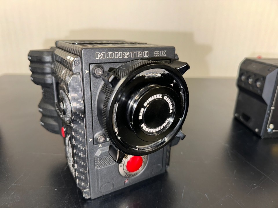 RED DSMC2 8K VV w/ MONSTRO Sensor, (x2) 480gb Mini Mags + Case and ...