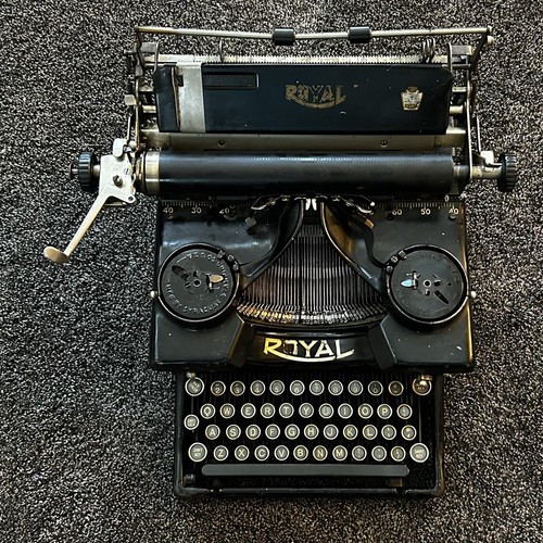Antique Royal 10 Black Metal Typewriter C. 1920’sBlack Glass Side ...