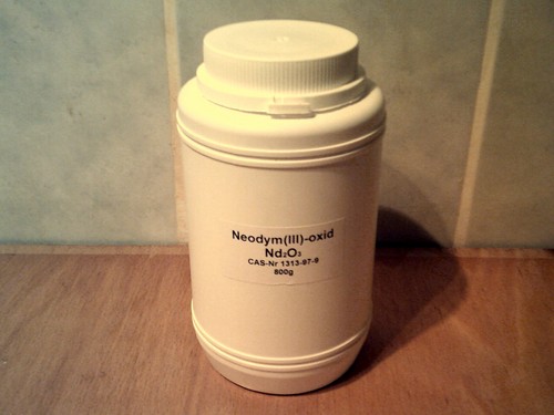 Neodym oxid ; 800 g ; seltene Erden ; Nd2O3 ; CAS: 1313-97-9; 95 % ...