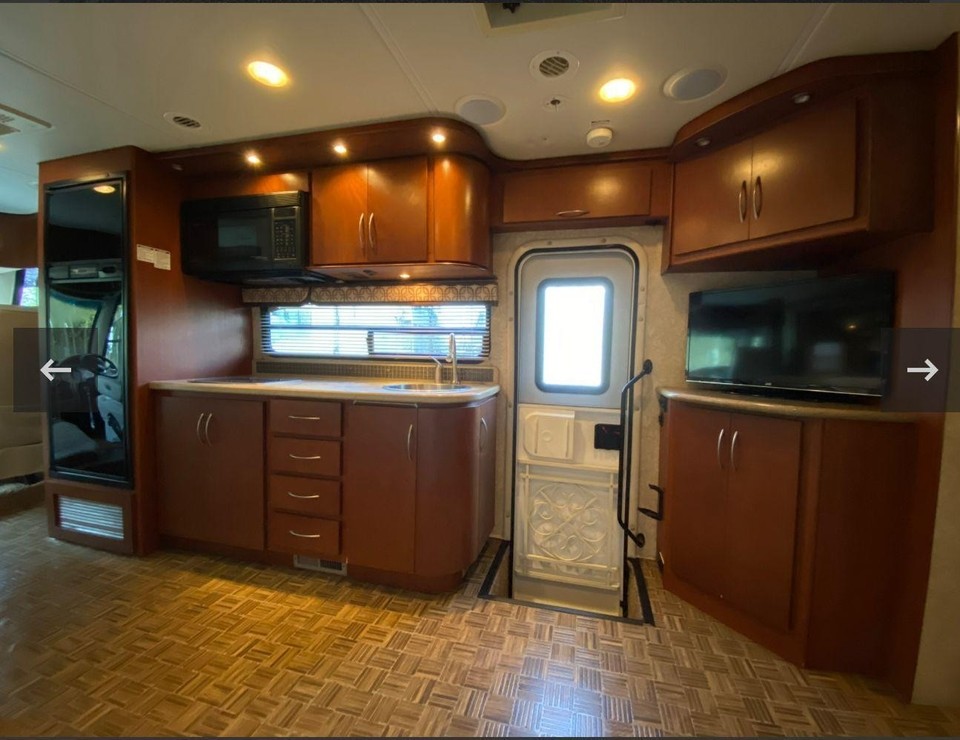 2011 Thor Serrano 31V American RV Motorhome turbo diesel 4-6 berth ...