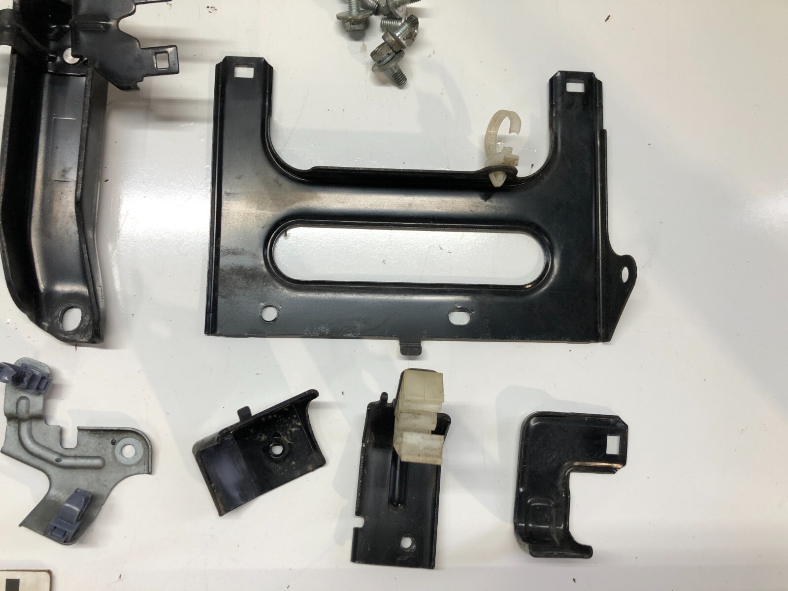 03-11 Honda ELEMENT Intake manifold bracket engine harness bracket lot ...