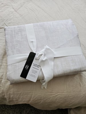 Luxury Hotel Collection – Windsor Silver/White Full/Queen Duvet Cover ...