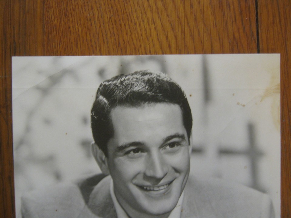 PERRY COMO (Died in 2001) Signed 7 X 9 Black and White Glossy Photo | eBay