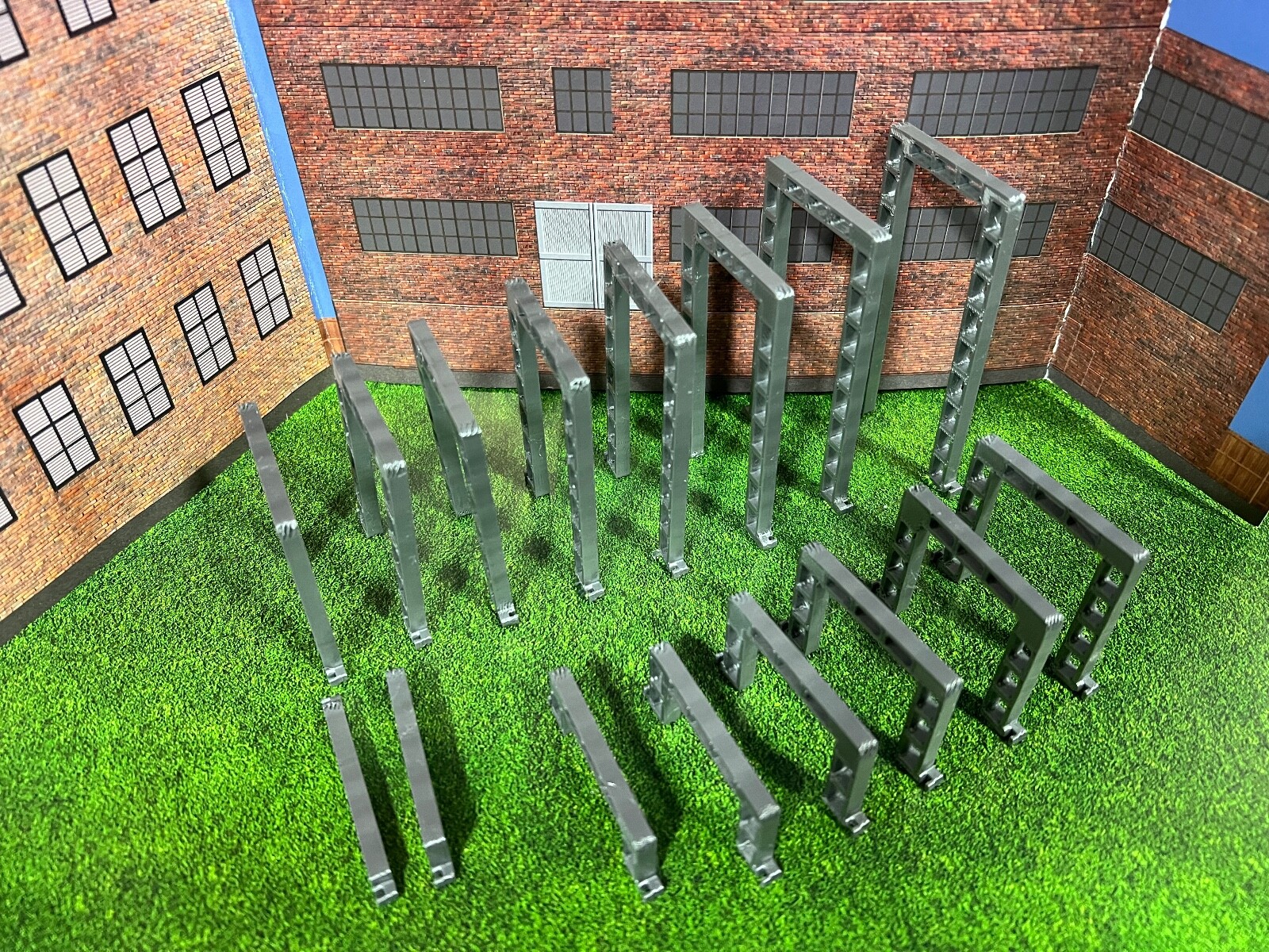 HO Scale 16 Piece Graduated Trestle Set Compatible with All Track Types ...
