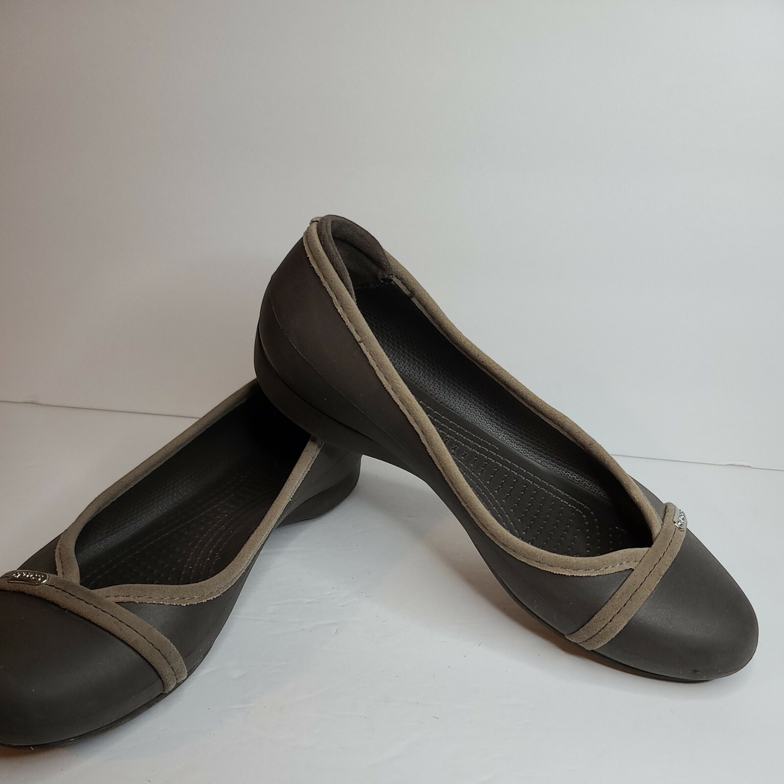 Crocs Brown Enclosed Toe Kaela Slip Resistant Flats - Gem