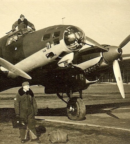 **BEST! Luftwaffe Aircrew in Flying Kit w/ Their Heinkel He-111 Bomber ...