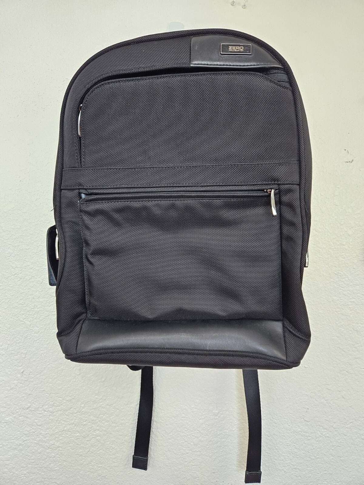 ZERO Halliburton Multimedia Backpack ( BLack, Medium) - Gem