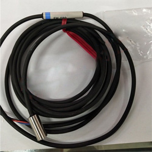 1PC New Keyence EM-080 Proximity Sensor Switch EM080 | eBay