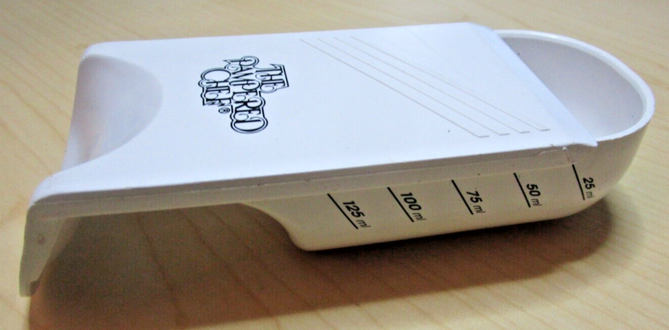 The Pampered Chef Adjustable Dry Measuring Cup25ML-125ML 1/8CUP-1/2CUP ...