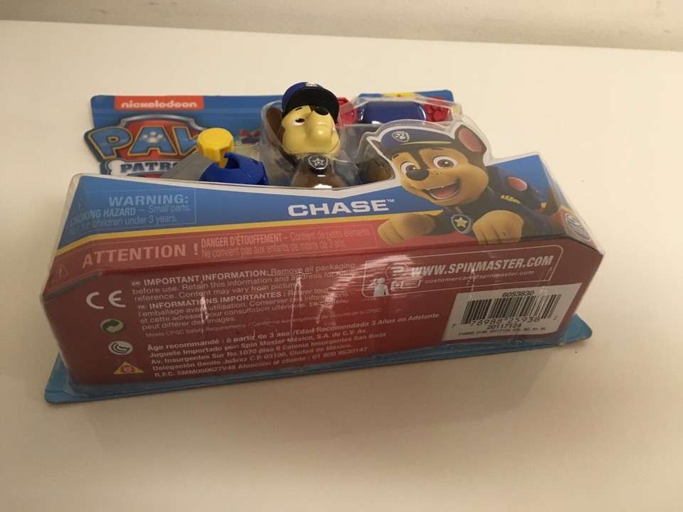 Paw Patrol Action Pack - Dress up Chase Figure [2 Clip on Backpacks ...