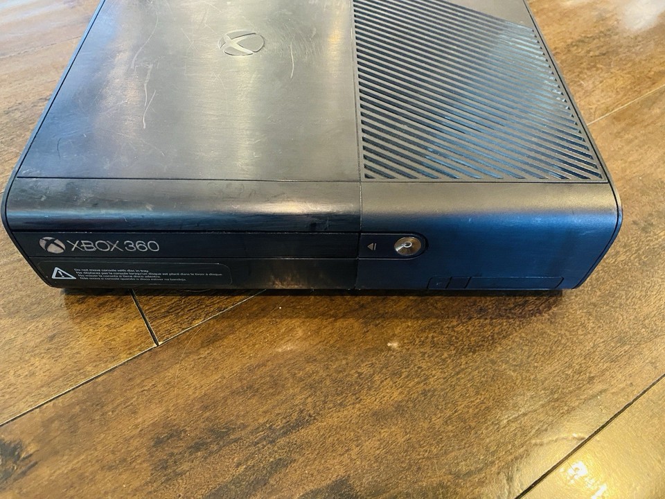 Microsoft Xbox 360 with 4 controllers 7 games and Kinect sensor | eBay