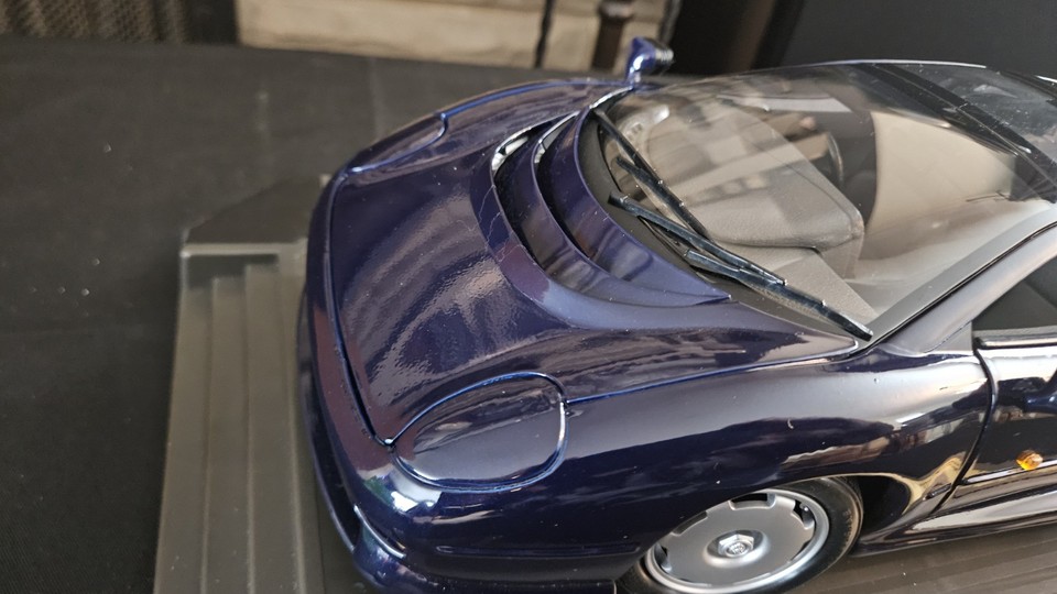 1992 Blue Jaguar XJ220 in Blue 1:12 Scale Maisto Diecast Model | eBay