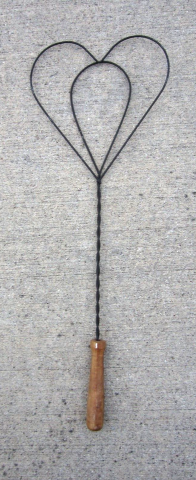 Vintage 20" Long Heart Shaped Braided Wire Rug Beater in Excellent ...