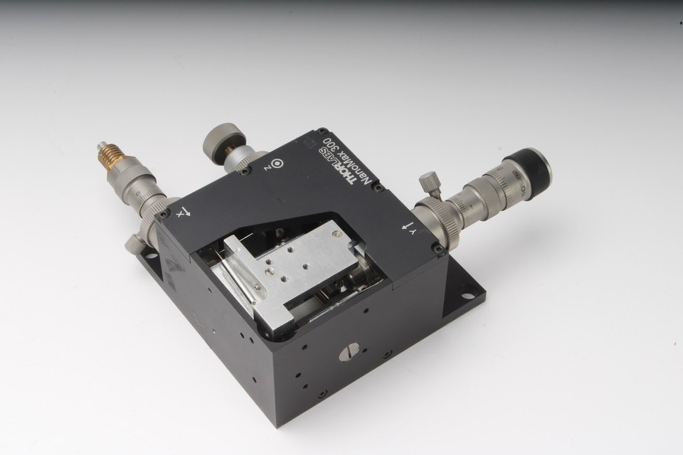 Thorlabs MDT630B NanoMax 300 3-Axis Piezo Flexure Stage | eBay